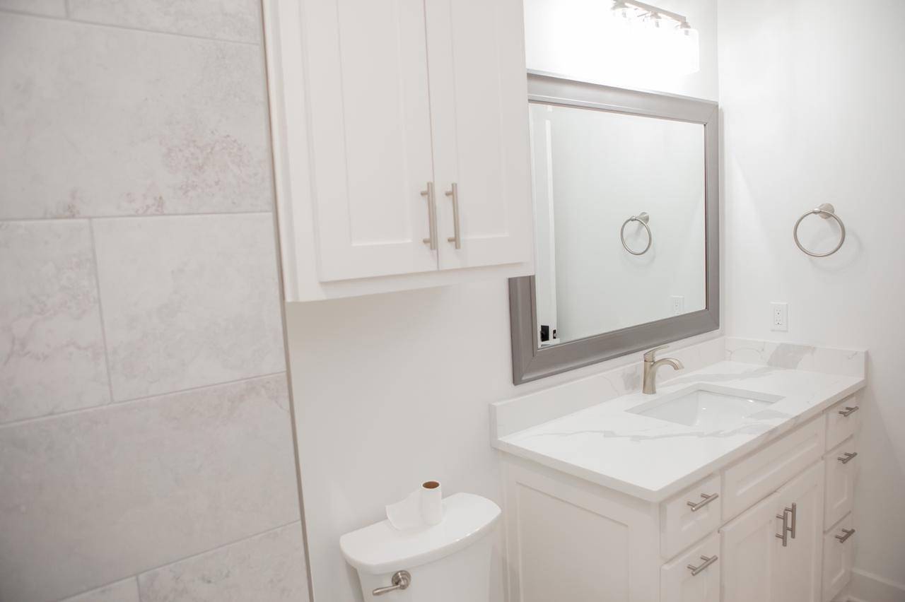 Calacatta Marcella Quartz – Natural Companies Marble & Granite